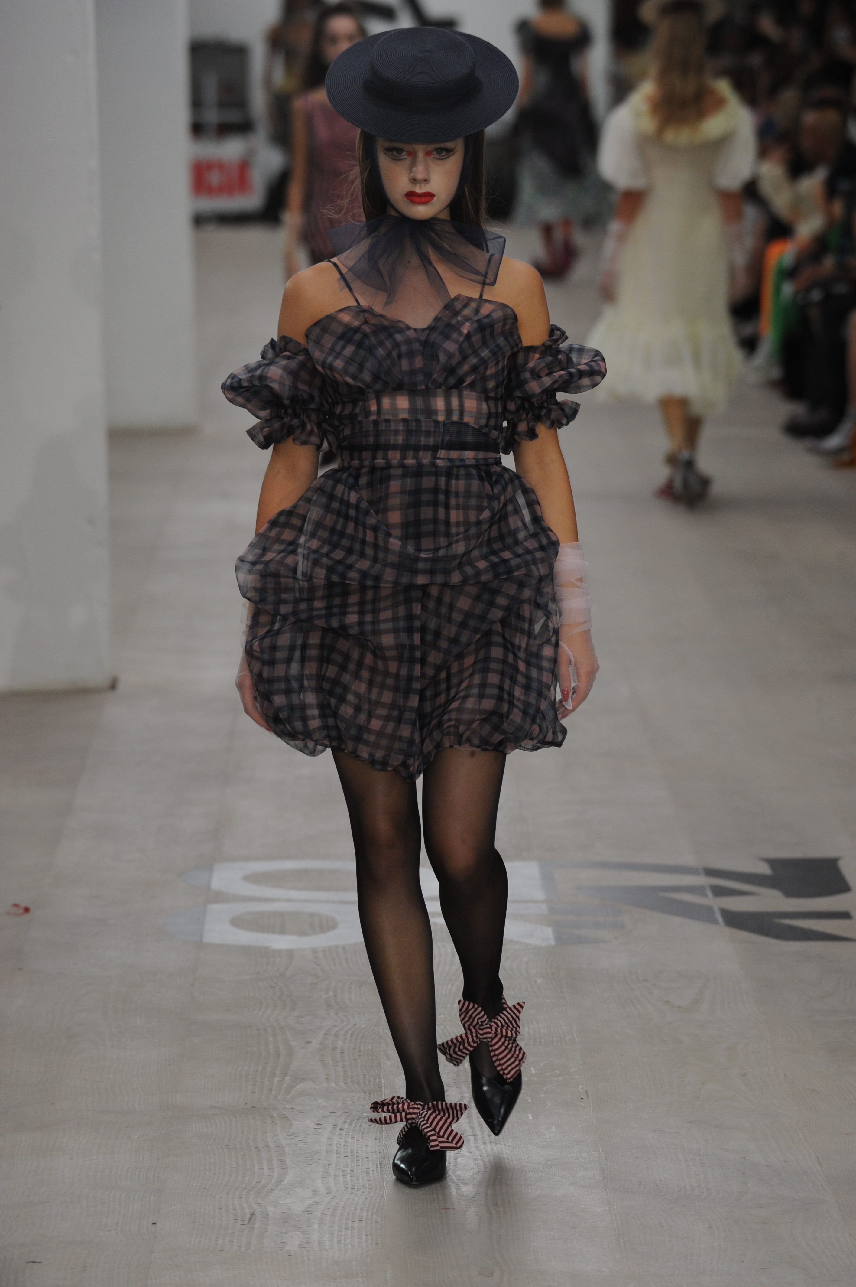 LOOK 18 ON OFF SS20 DANIEL PASCAL TANNER - ZEITBLATT