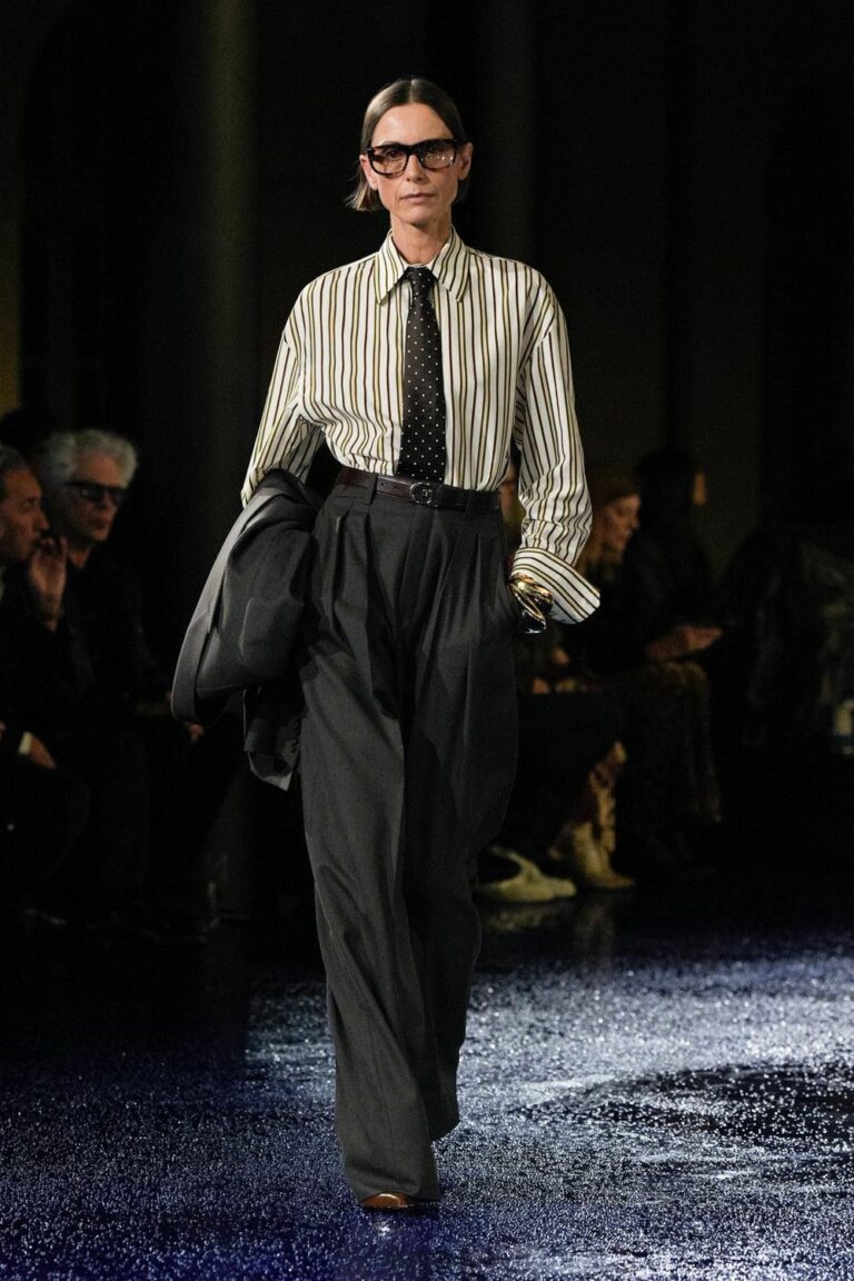 FASHIONWEEK DE PARIS DÉFILÉ YVES SAINT-LAURENT PRINTEMPS/ETE 2025 : Ode ...